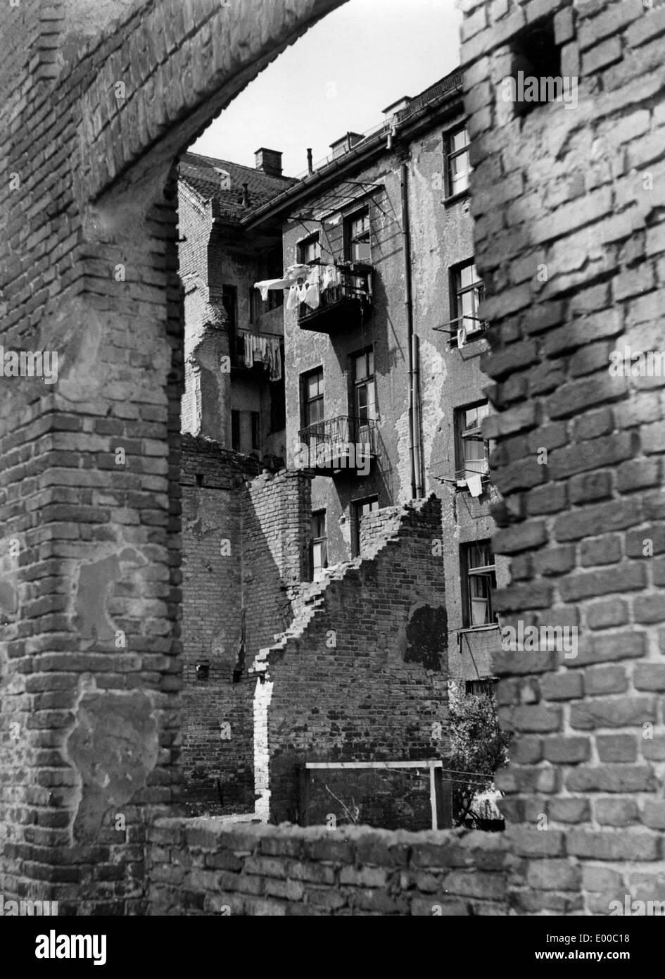Ruins house destroyed in Black and White Stock Photos & Images - Alamy