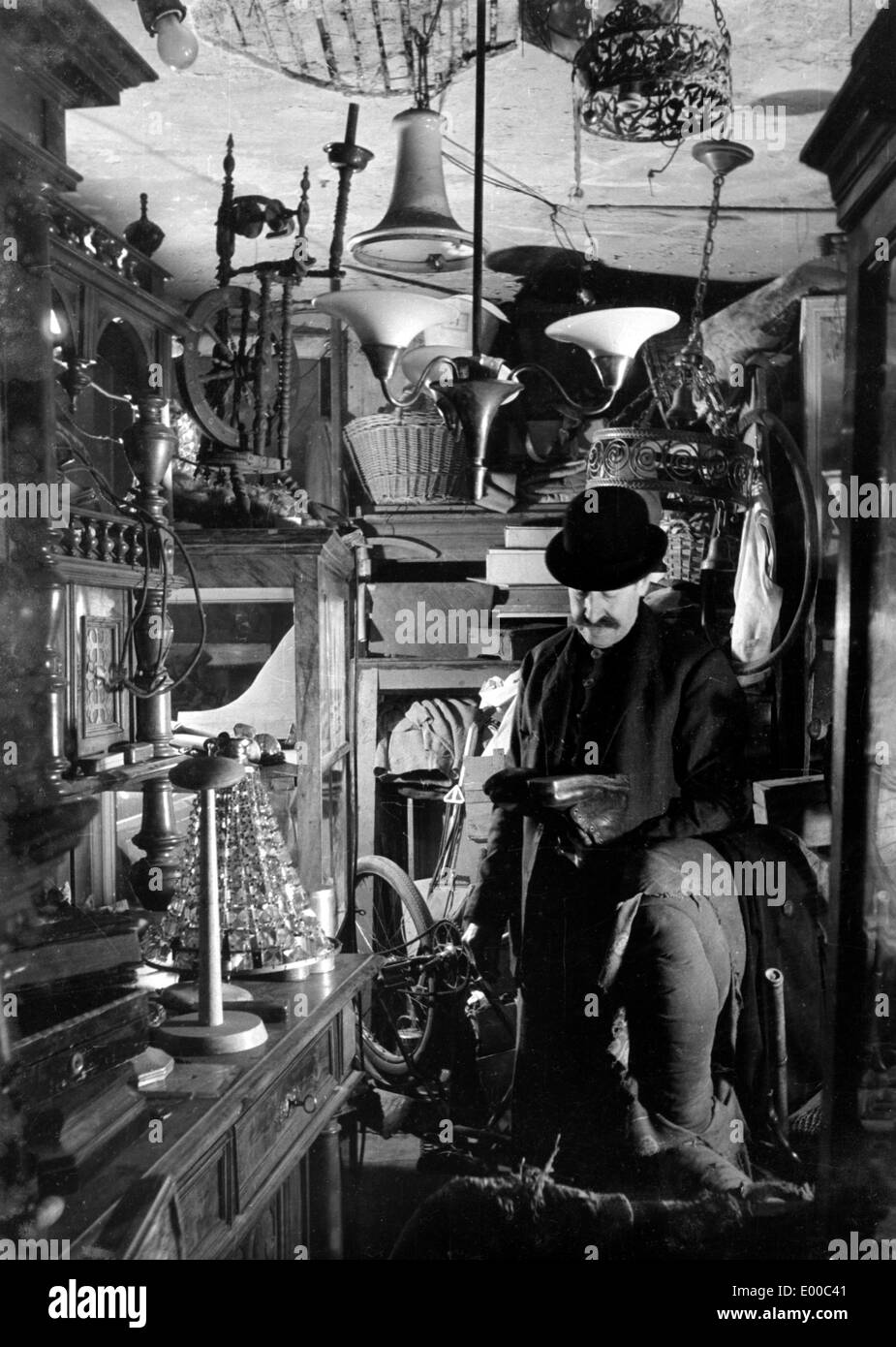 Junk dealer hi-res stock photography and images - Alamy