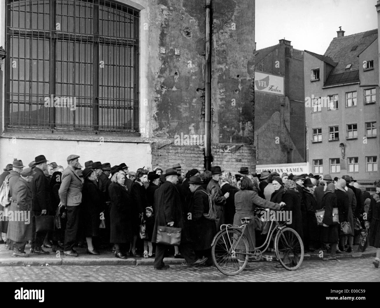 Standing in line at a store in Germany Stock Photo - Alamy