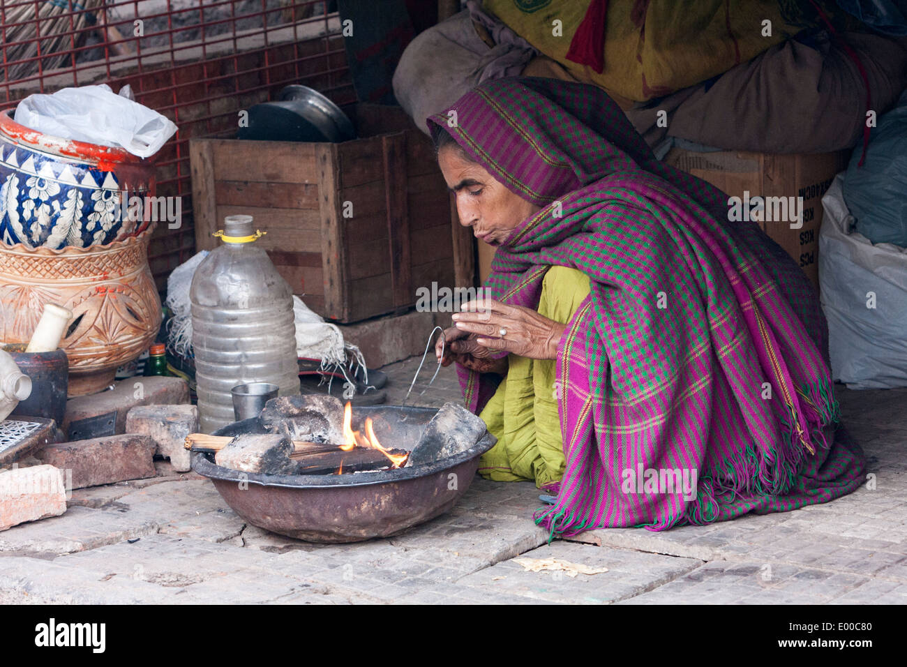 Delhi fire hi-res stock photography and images - Alamy