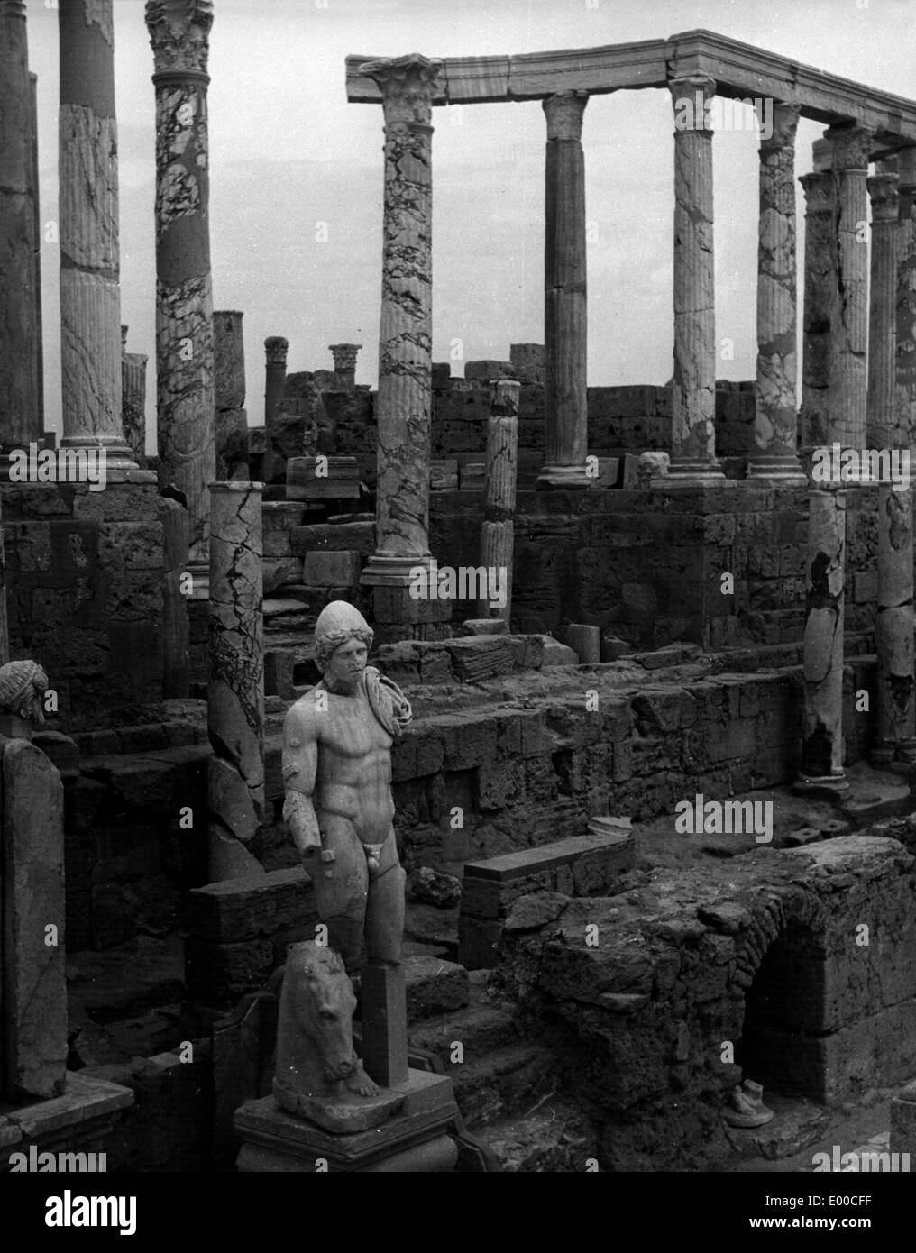 Ancient columns in city Black and White Stock Photos & Images - Alamy