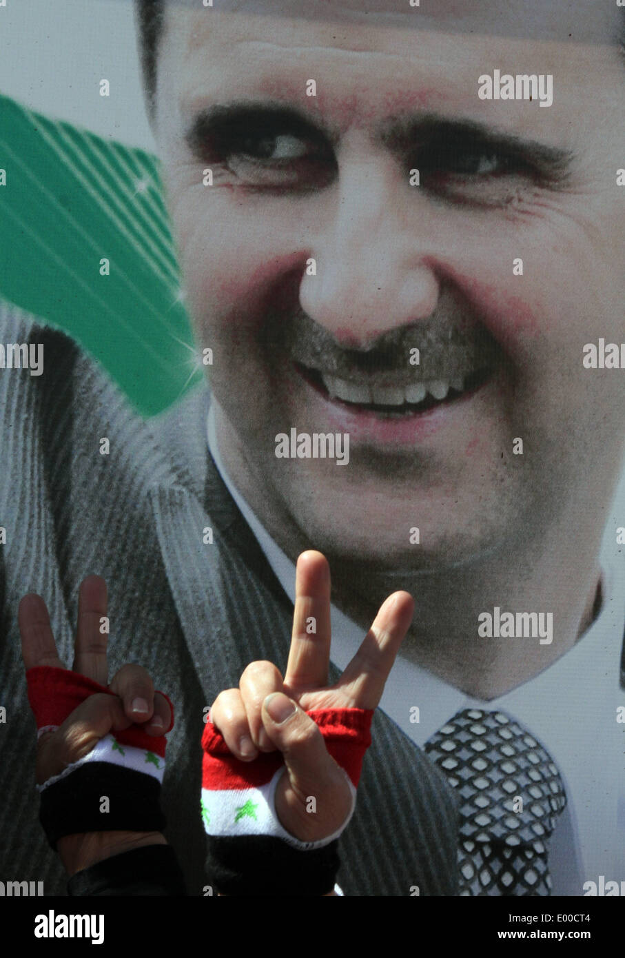 Victory signs hi-res stock photography and images - Alamy