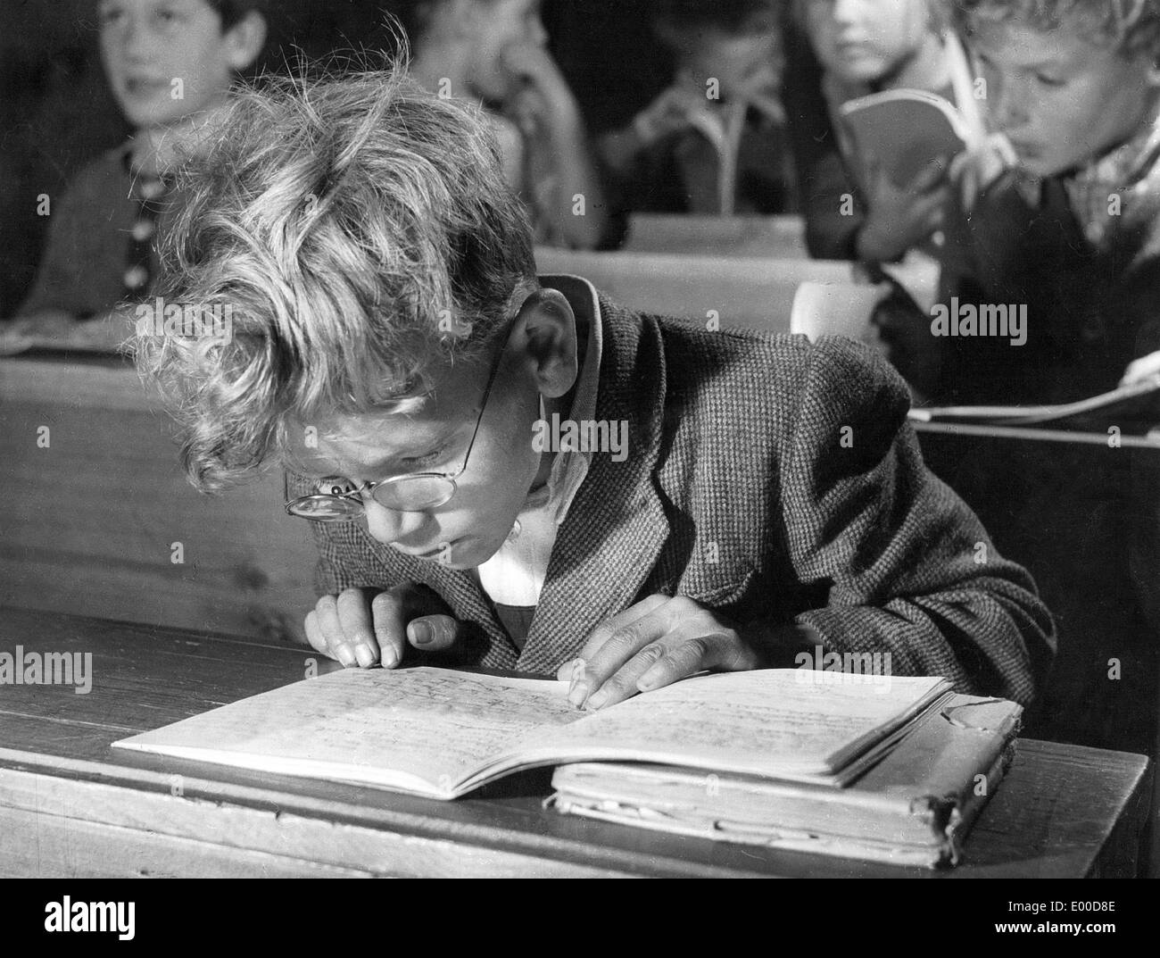 Basic student reading hi-res stock photography and images - Alamy