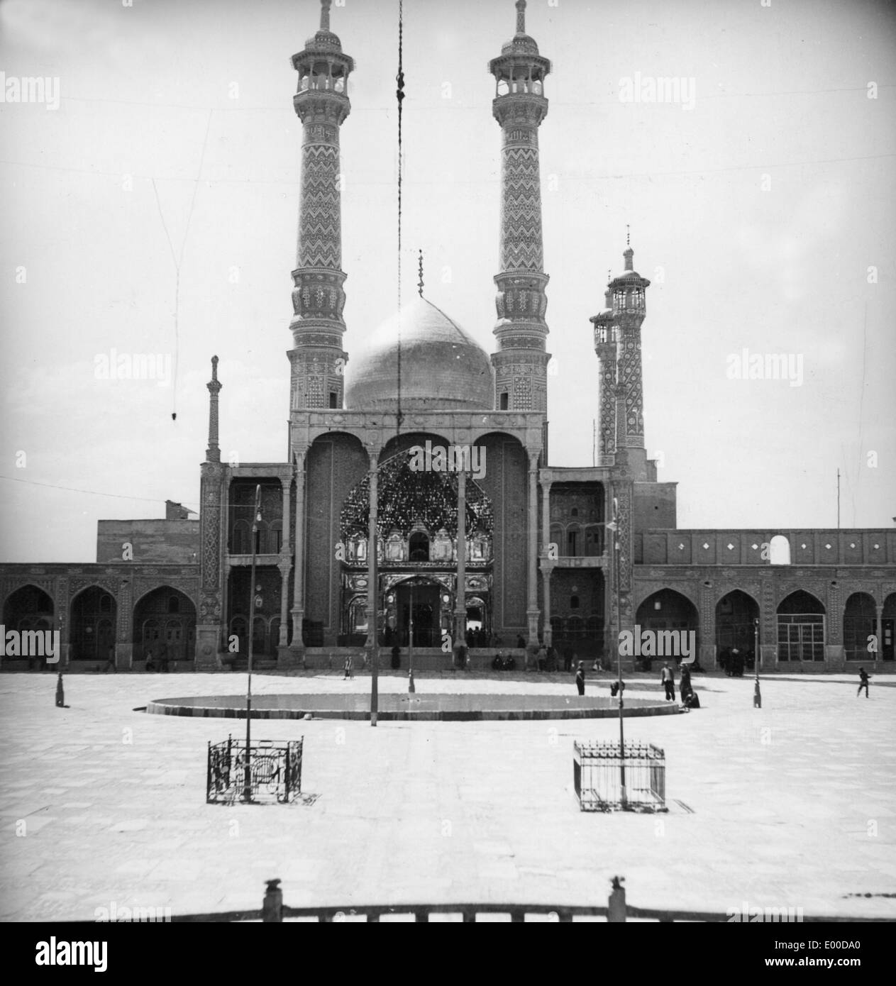 Golden mosque hi-res stock photography and images - Alamy
