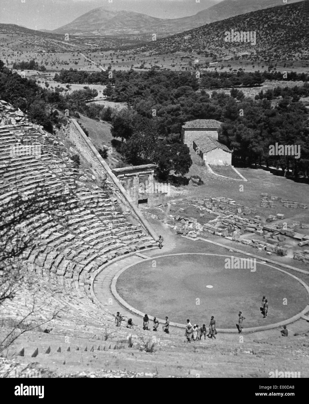 Amphitheater amphitheater amphitheater amphitheater Black and White ...