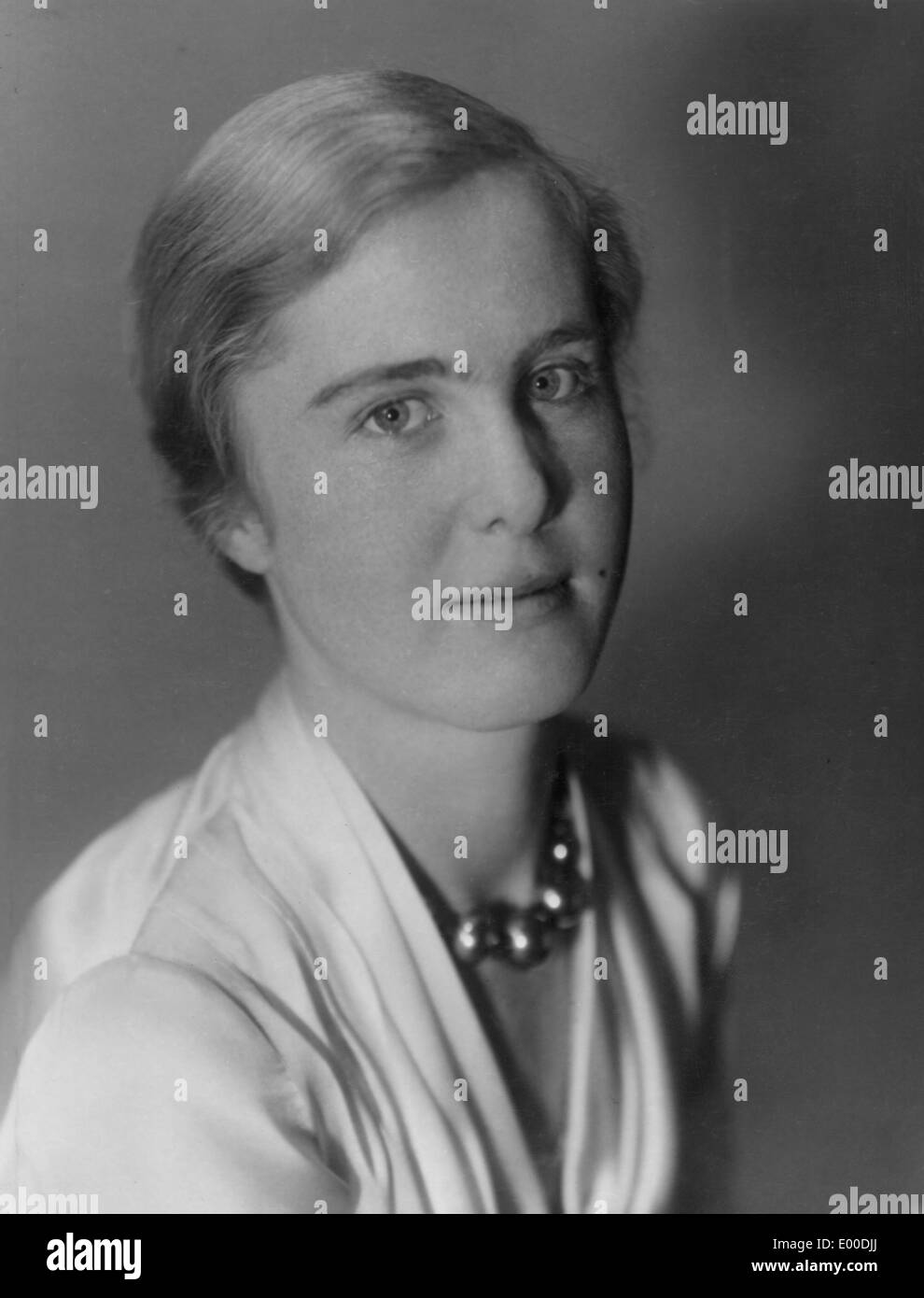 Portrait woman 1935 hi-res stock photography and images - Alamy