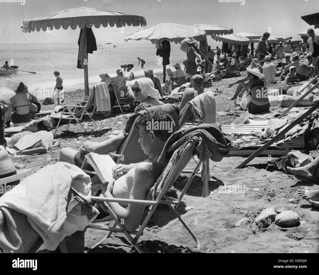 Beach 1960 Black and White Stock Photos & Images - Alamy