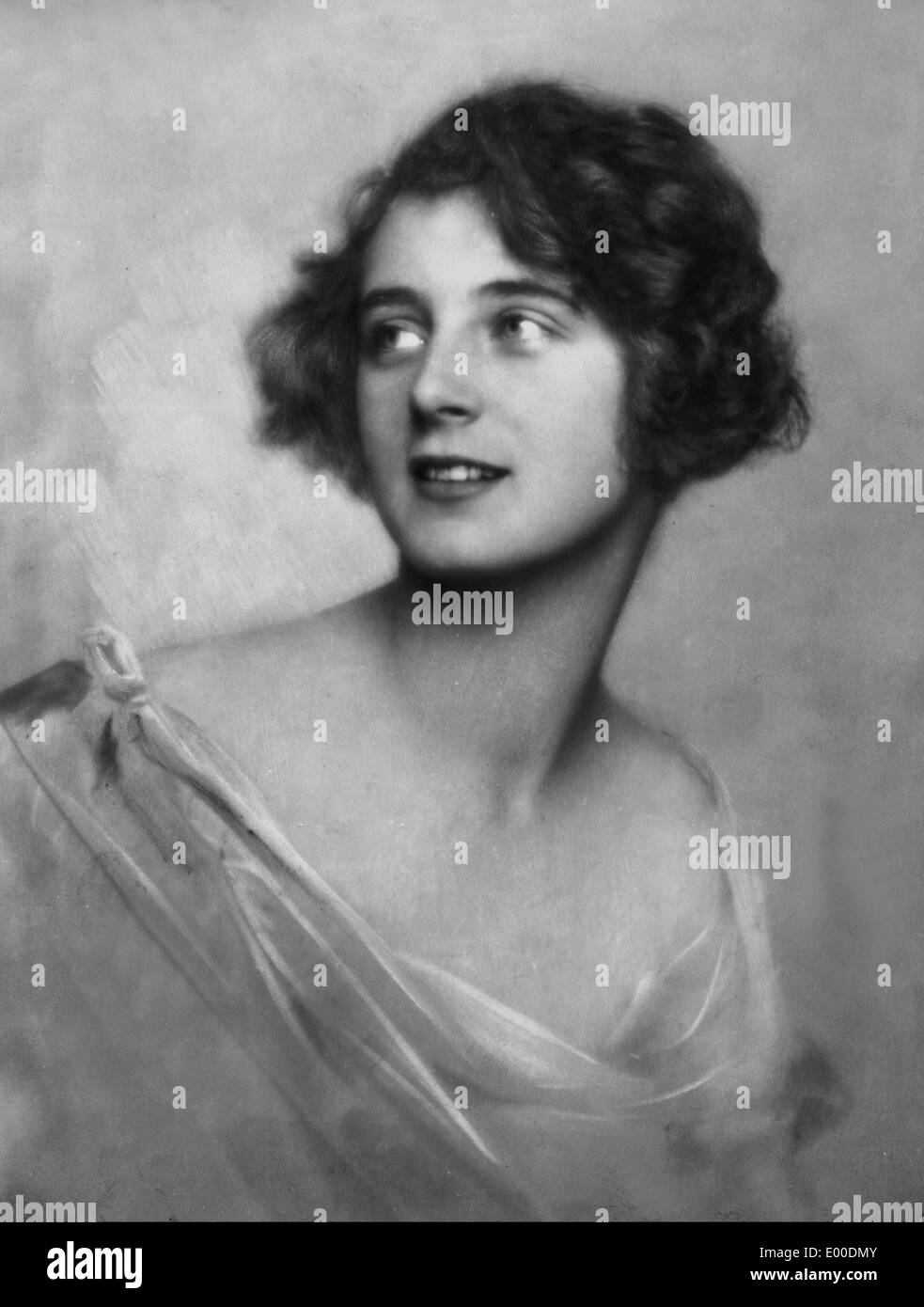 Portrait of a woman in the 20s Stock Photo - Alamy