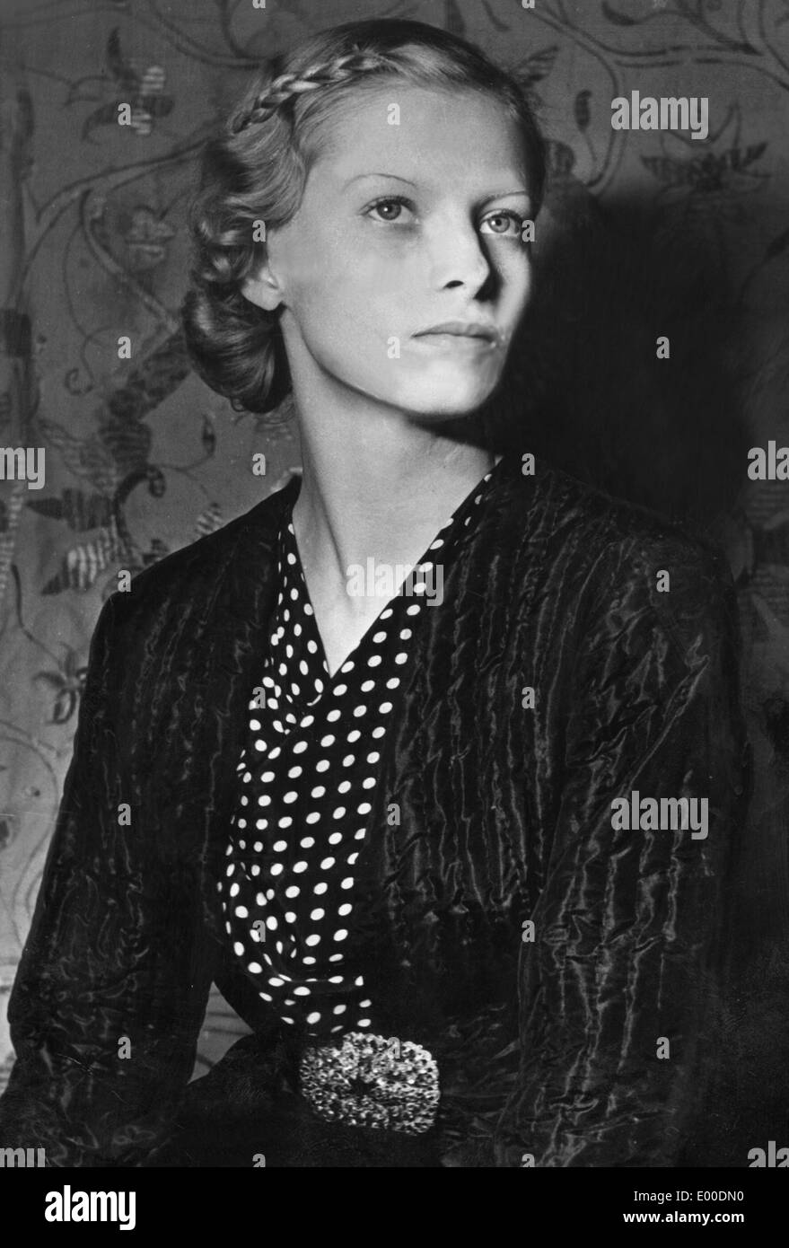 Portrait woman 1934 Black and White Stock Photos & Images - Alamy