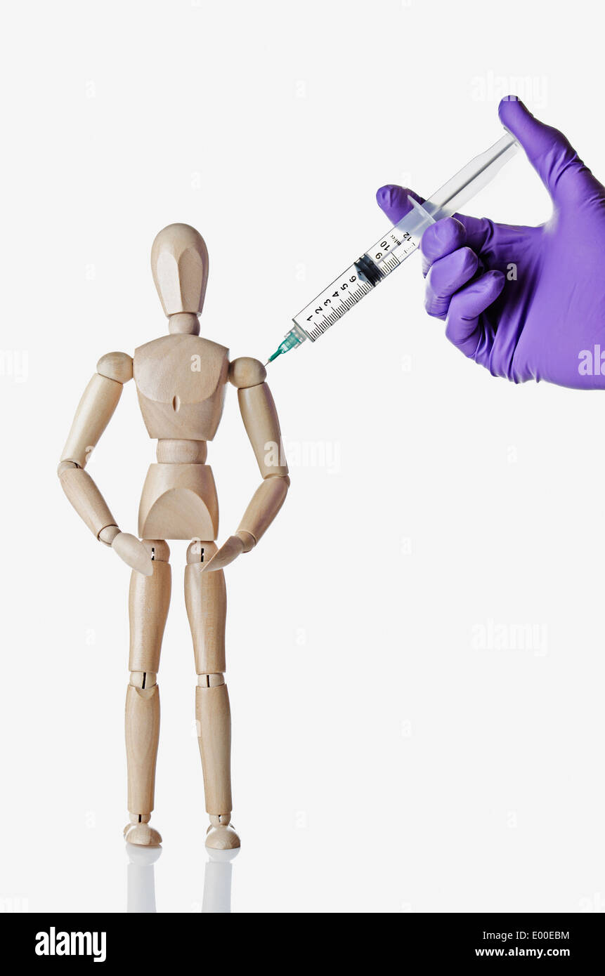 Manikin getting an injection hi-res stock photography and images - Alamy