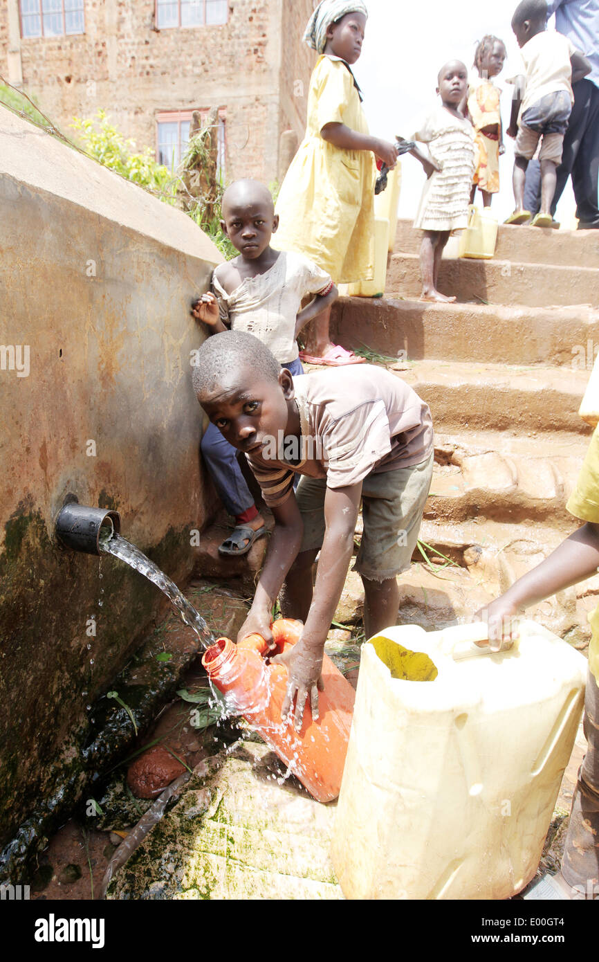 Drinking water africa unclean hi-res stock photography and images - Alamy