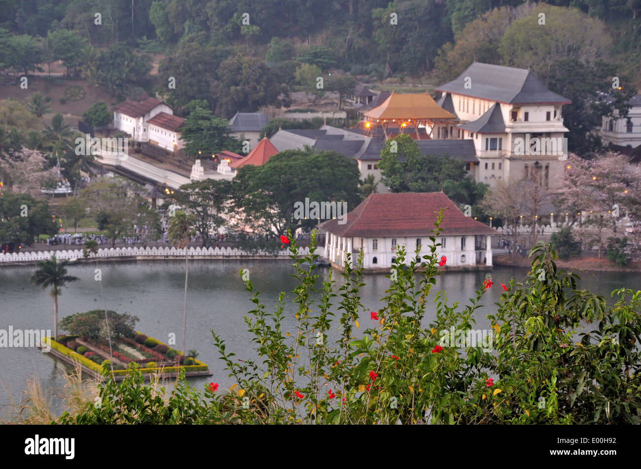 Kandy lake hi-res stock photography and images - Alamy