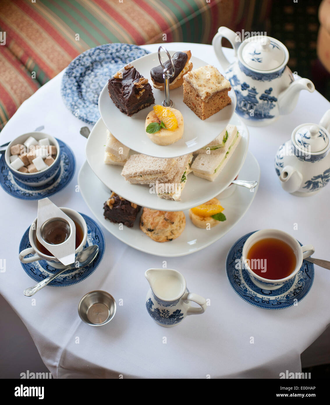Afternoon tea hi-res stock photography and images - Alamy
