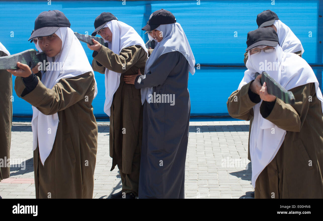 Gaza City, Gaza Strip. 20th Jan, 2009. Palestinian policewomen during ...