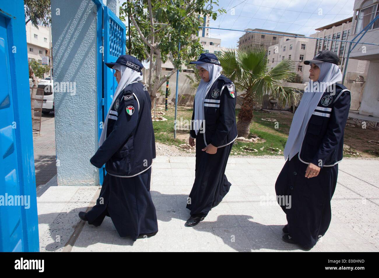 Gaza City, Gaza Strip. 20th Jan, 2009. A palestinian policewoman ...
