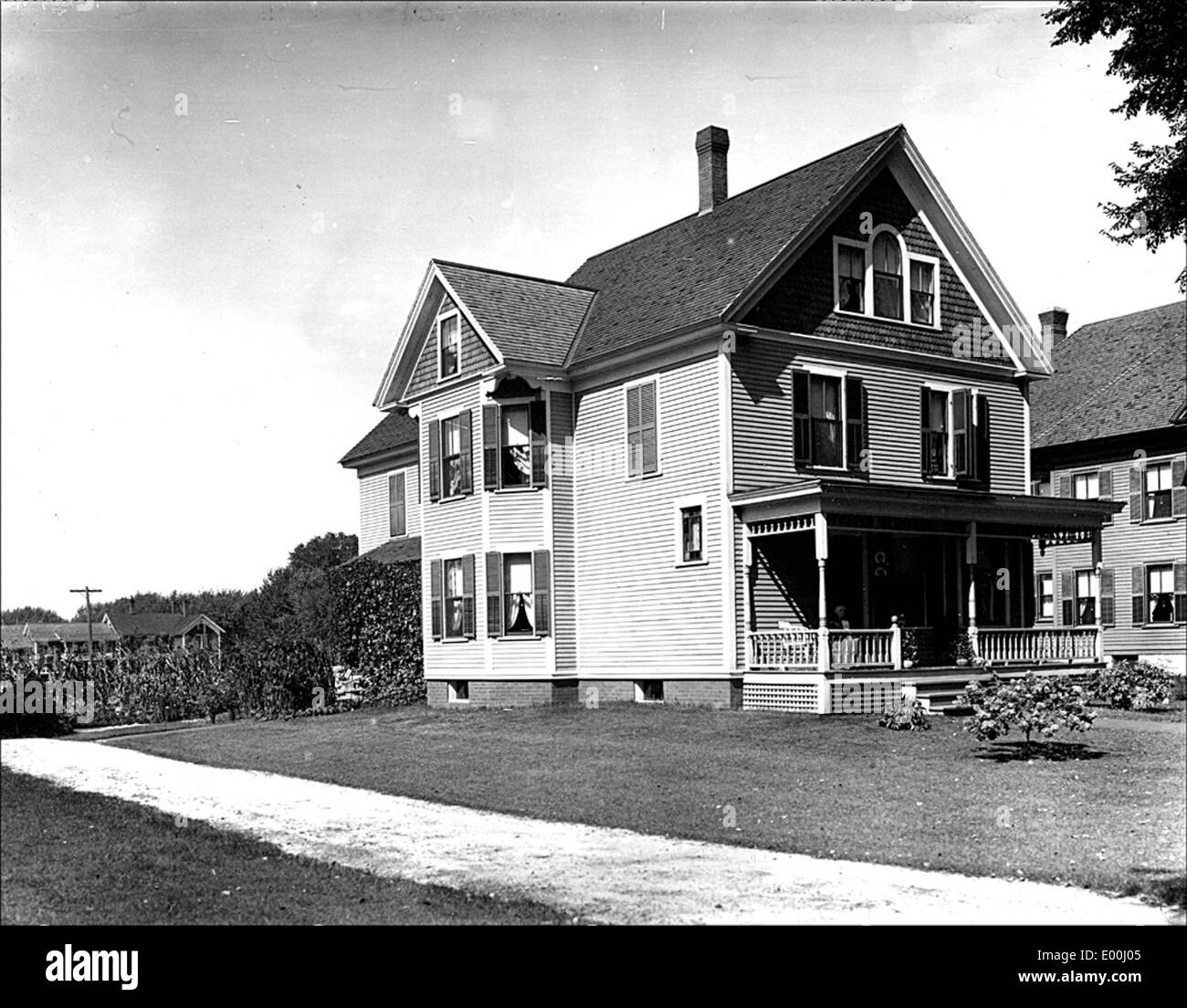Homes in hampshire Black and White Stock Photos & Images - Alamy