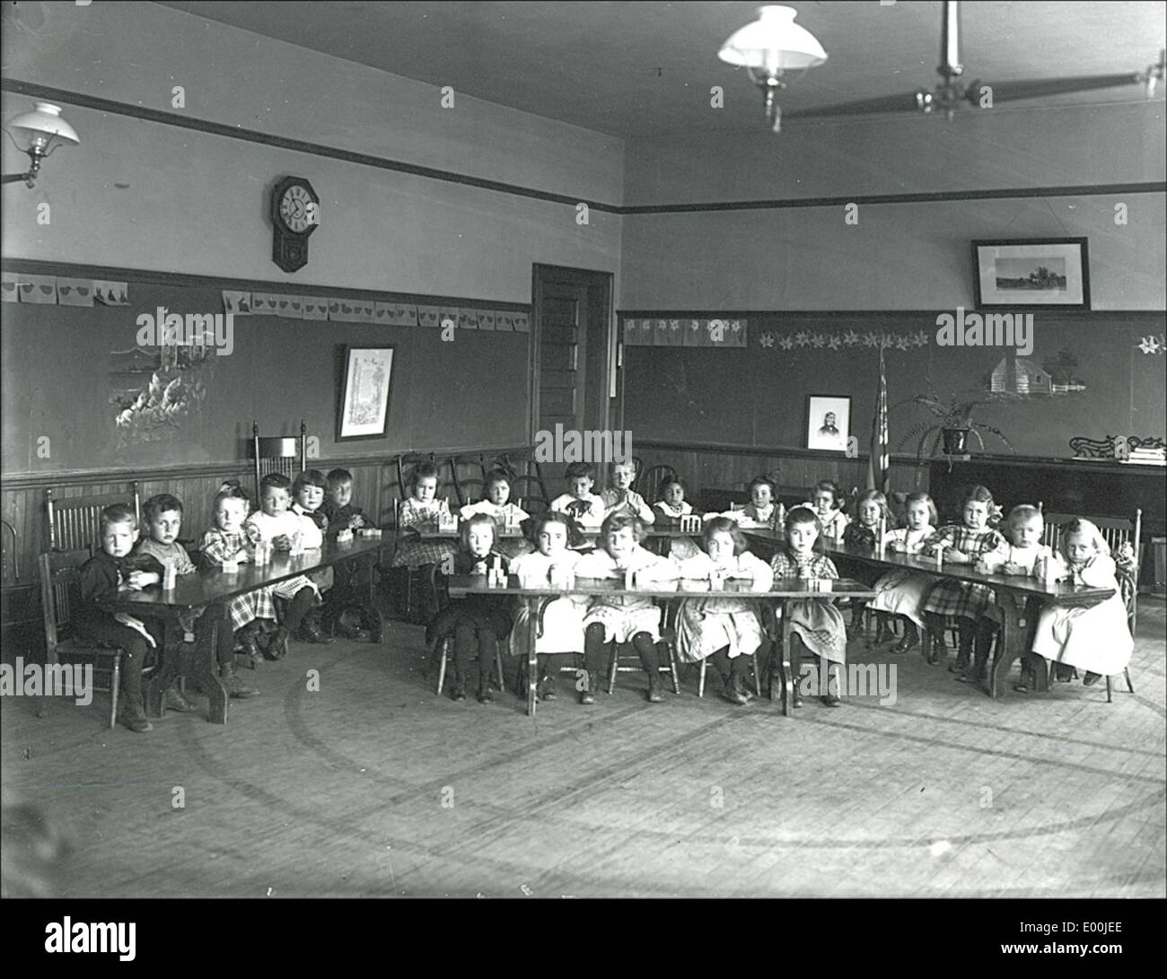 1900s classroom hi-res stock photography and images - Alamy