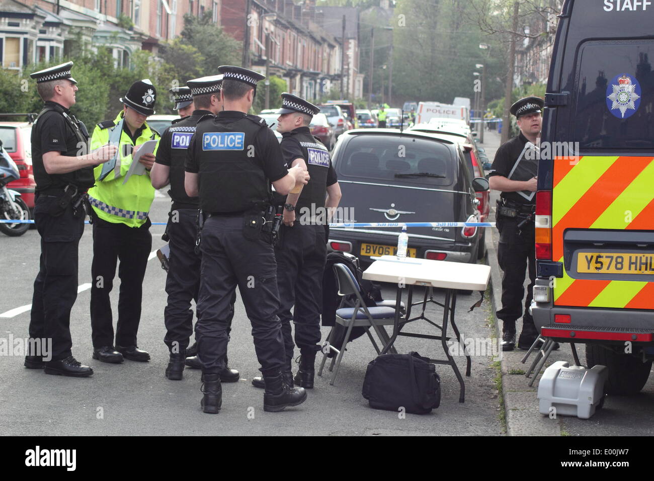 Police officers in fire cordon hi-res stock photography and images - Alamy