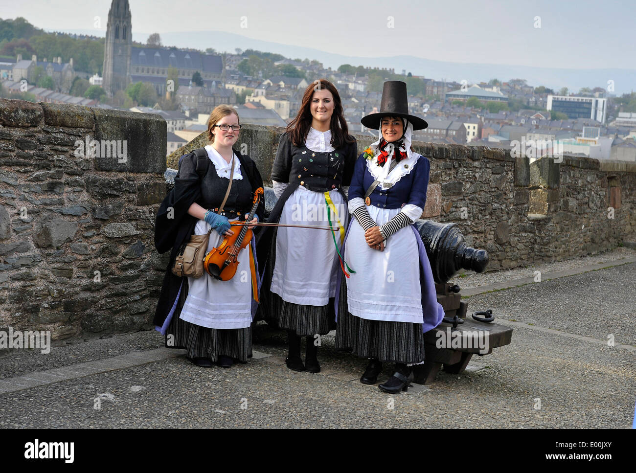 Traditional welsh costume hi-res stock photography and images - Alamy