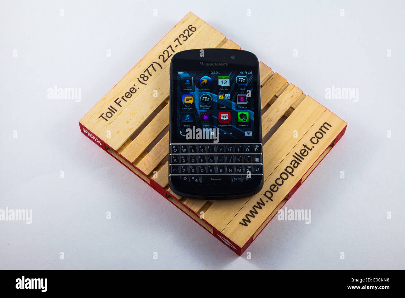 Small pallet hi-res stock photography and images - Alamy