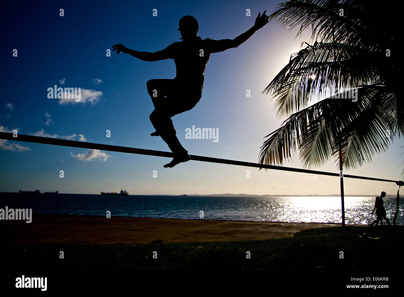 Slakclining hi-res stock photography and images - Alamy