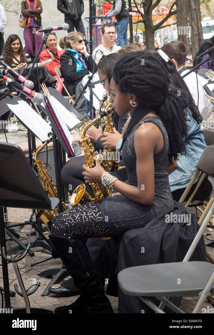 Female brass band hi-res stock photography and images - Alamy