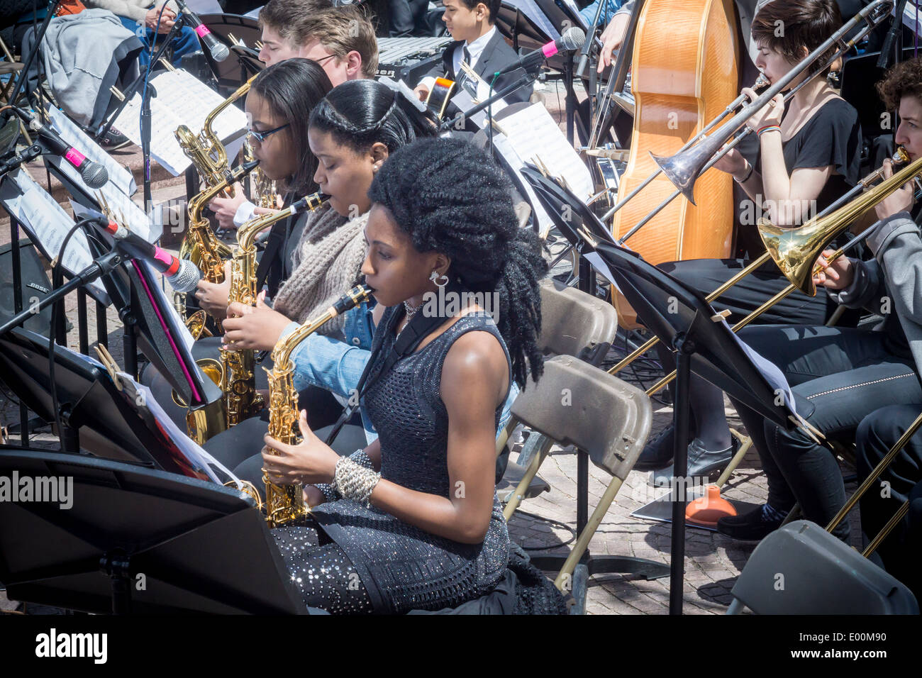 Female brass band hi-res stock photography and images - Alamy