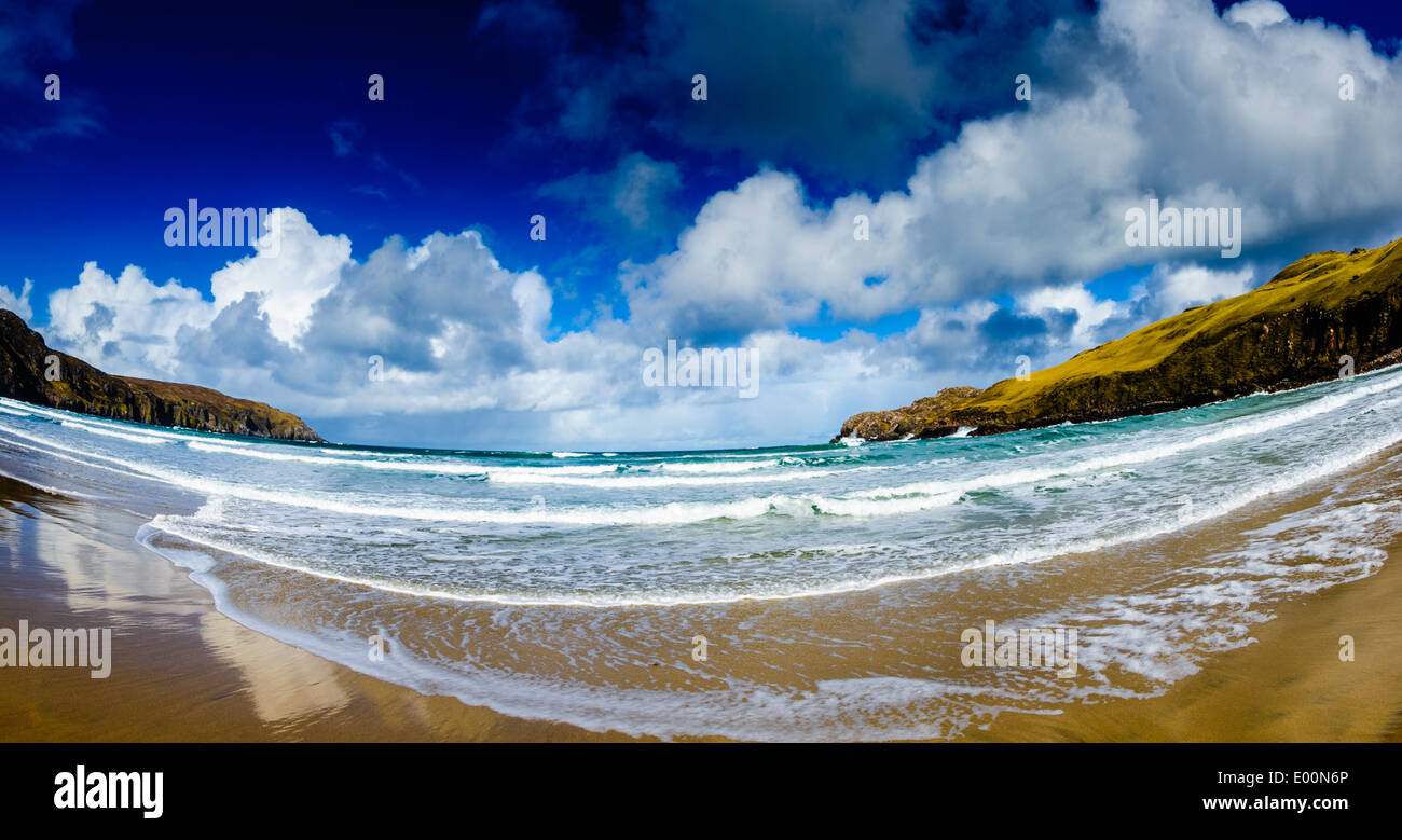 Atlantic breakers smash on to the beach at Cliff, Isle of Lewis, Outer ...