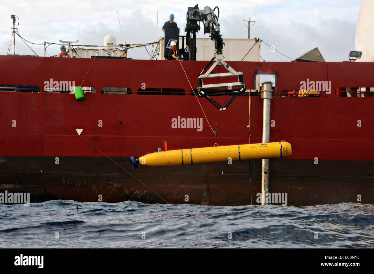 US Navy Contractors lower the Bluefin-21 autonomous submersible into ...