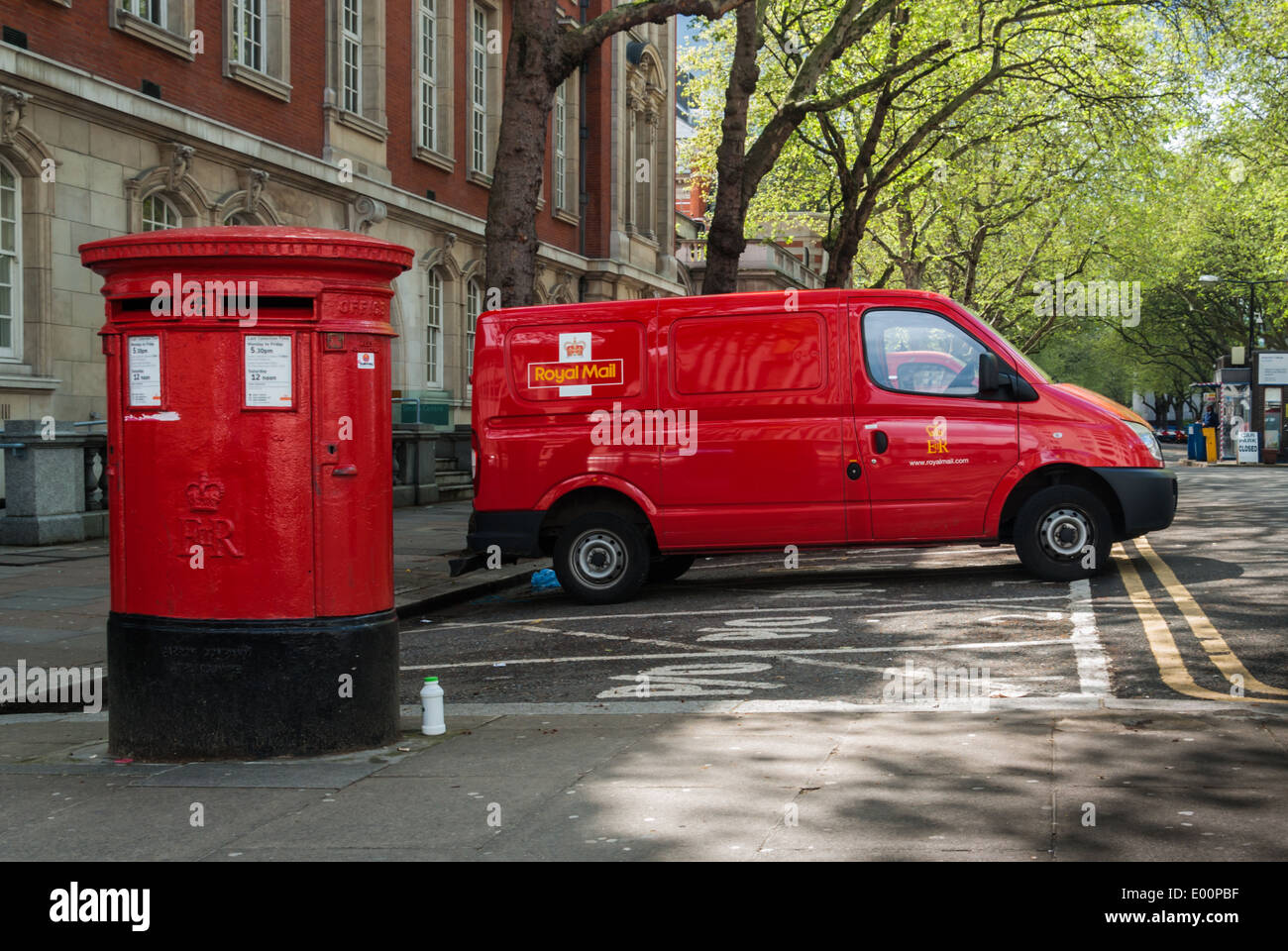Royal mail van london hi-res stock photography and images - Alamy