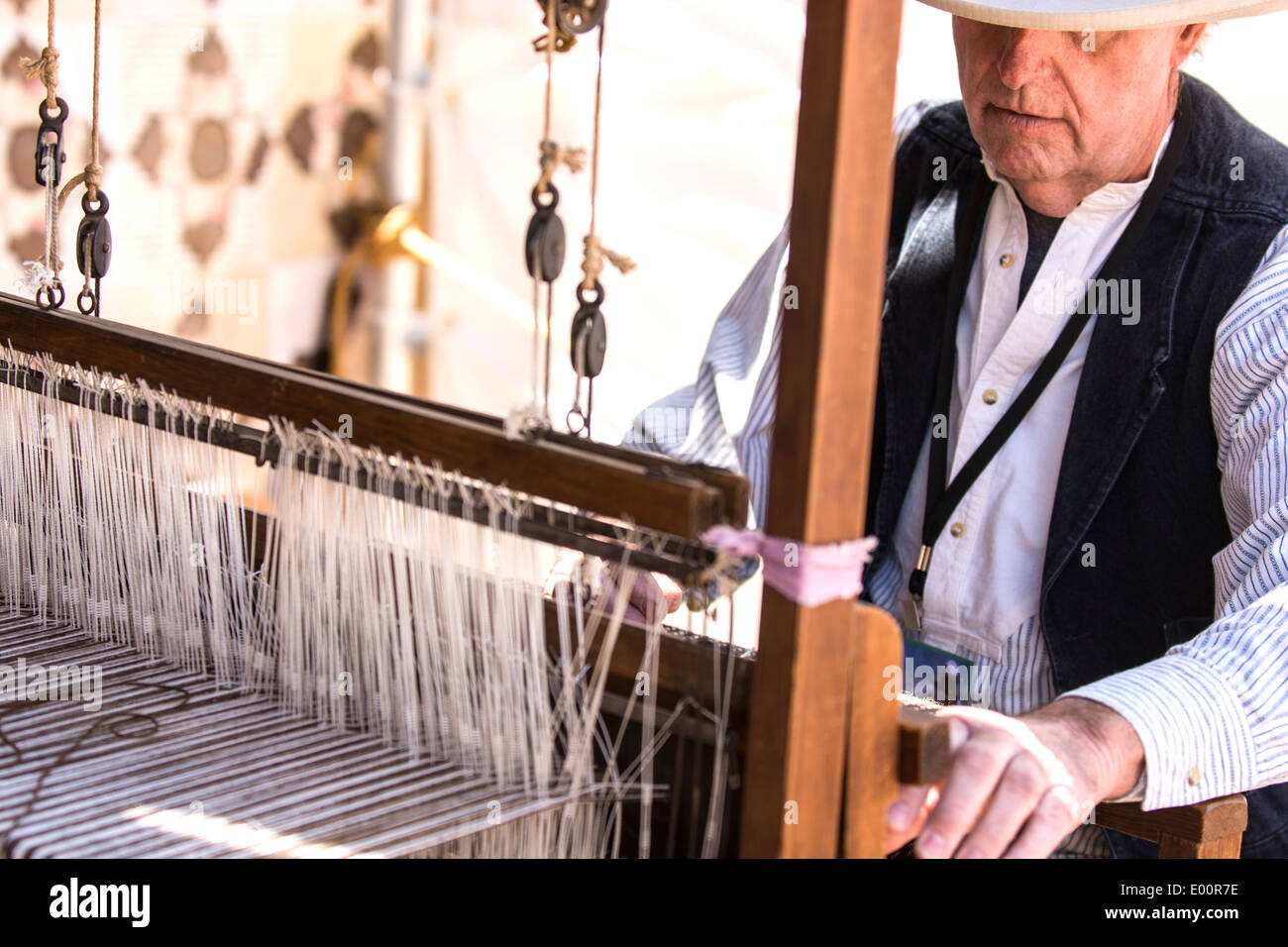 1 loom hi-res stock photography and images - Alamy