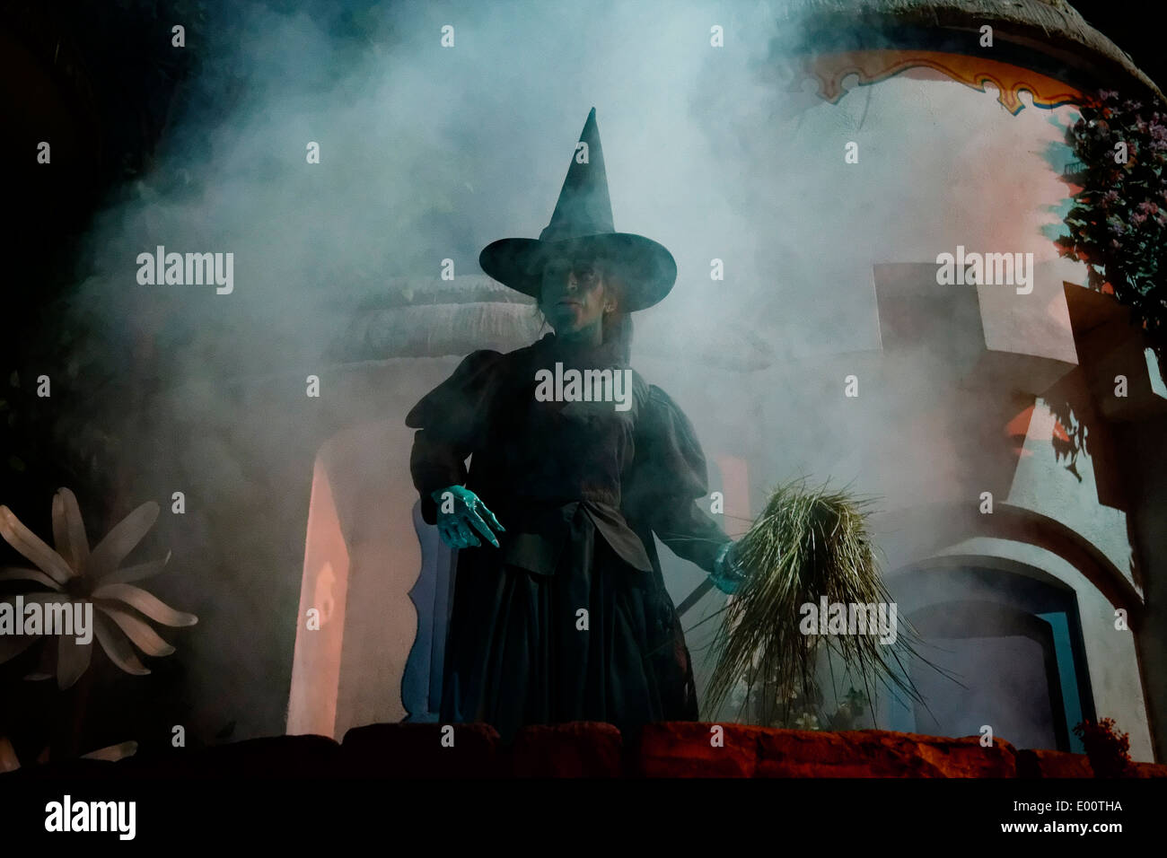 Wicked witch of the west hi-res stock photography and images - Alamy