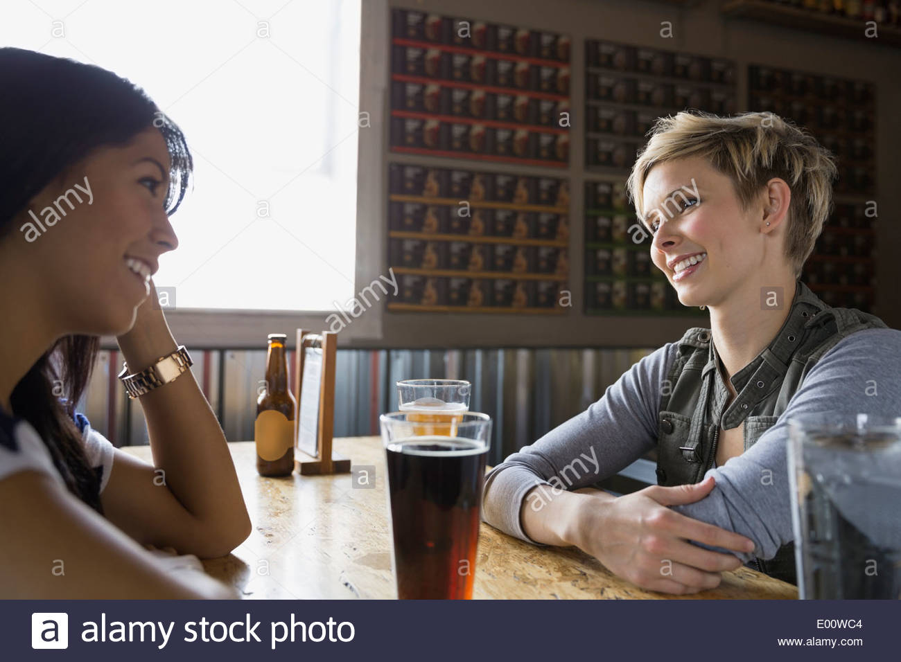 Women drinking beer hi-res stock photography and images - Alamy