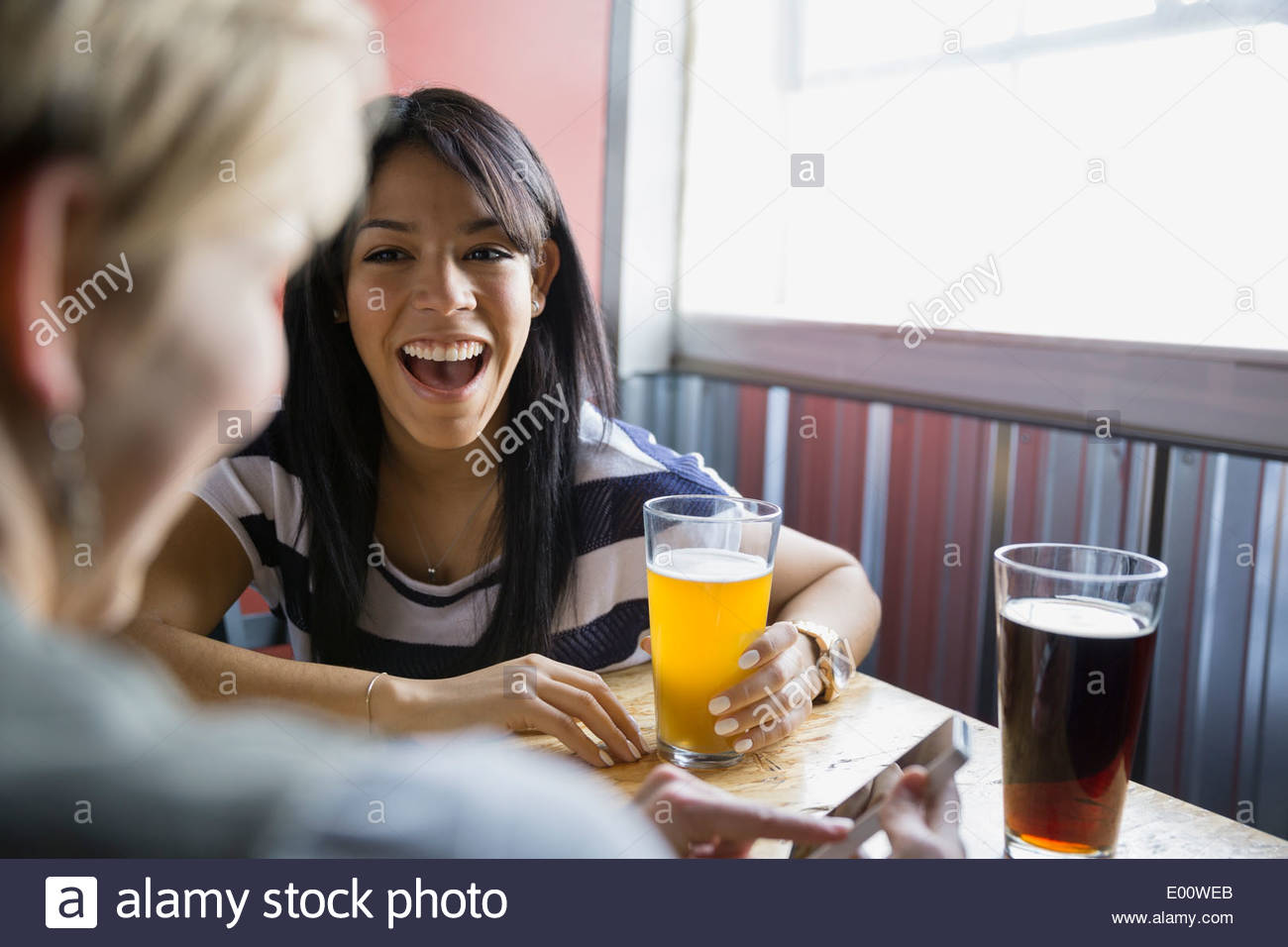 Beer sharing hi-res stock photography and images - Alamy