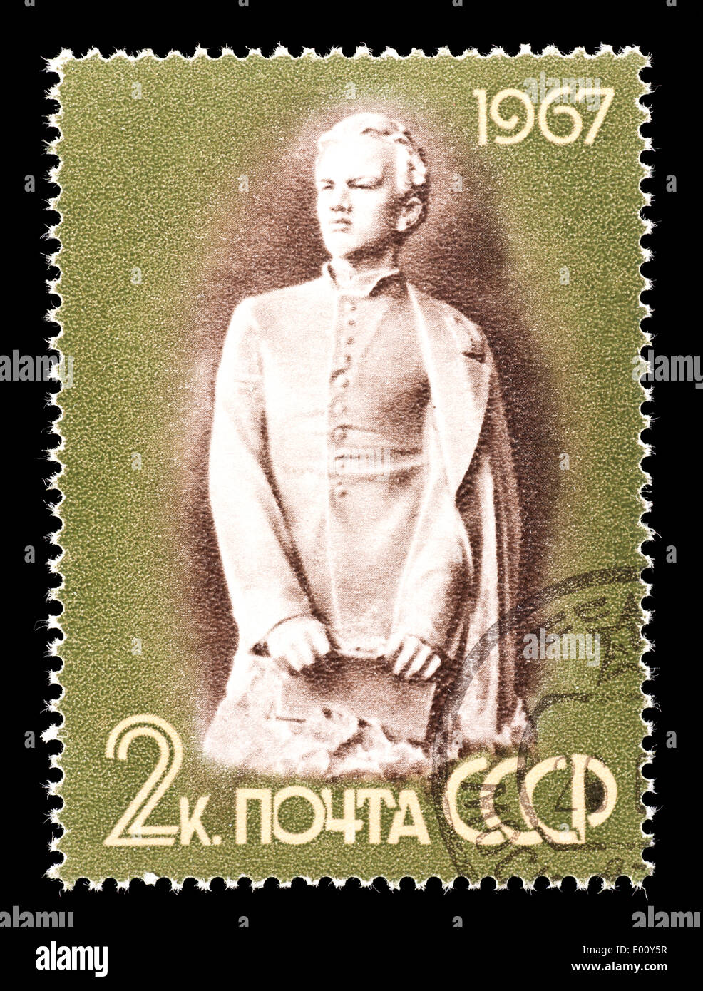 Postage stamp from the Soviet Union (USSR) depicting a statue of Lenin ...