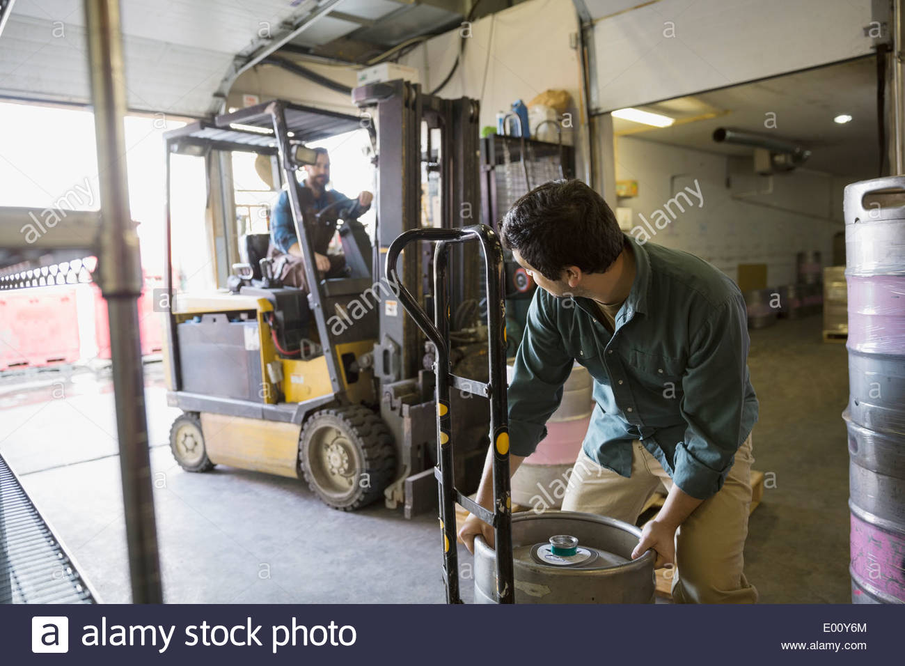 Dock workers horizontal hi-res stock photography and images - Alamy