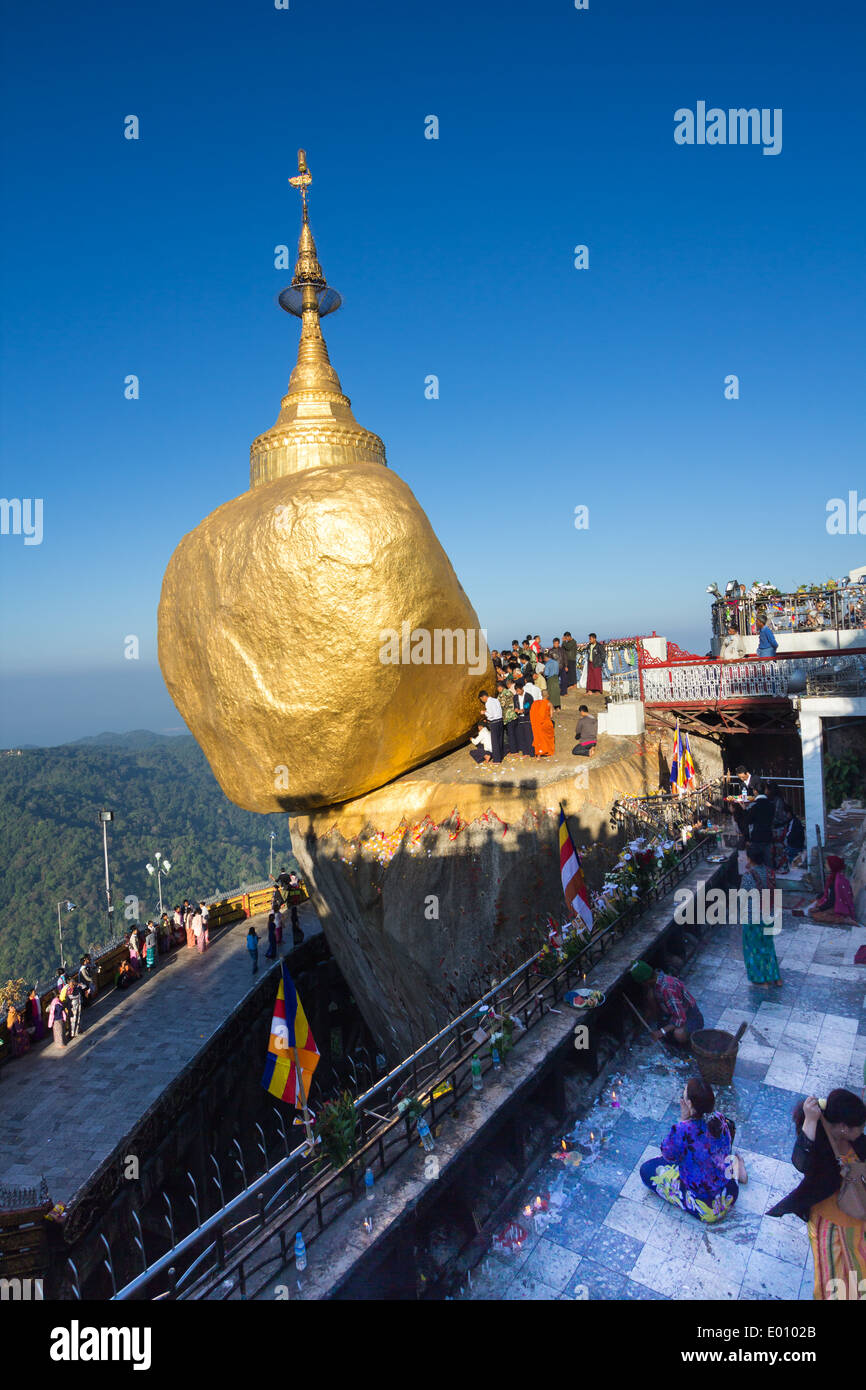 Golden rock praying people hi-res stock photography and images - Alamy