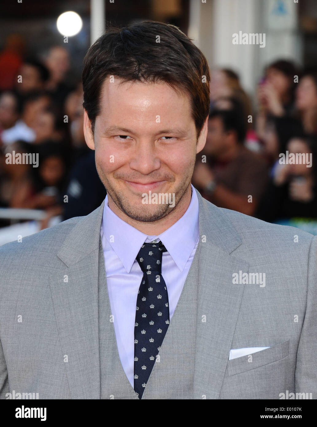Los Angeles, California, USA. 28th Apr, 2014. Ike Barnholtz attending ...