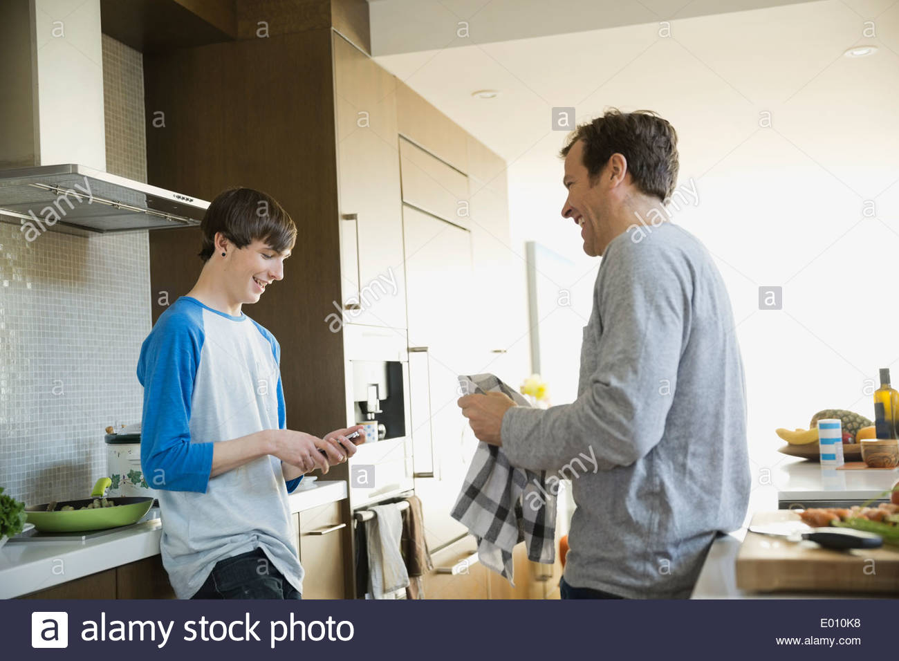 Father and teenage son talking hi-res stock photography and images - Alamy