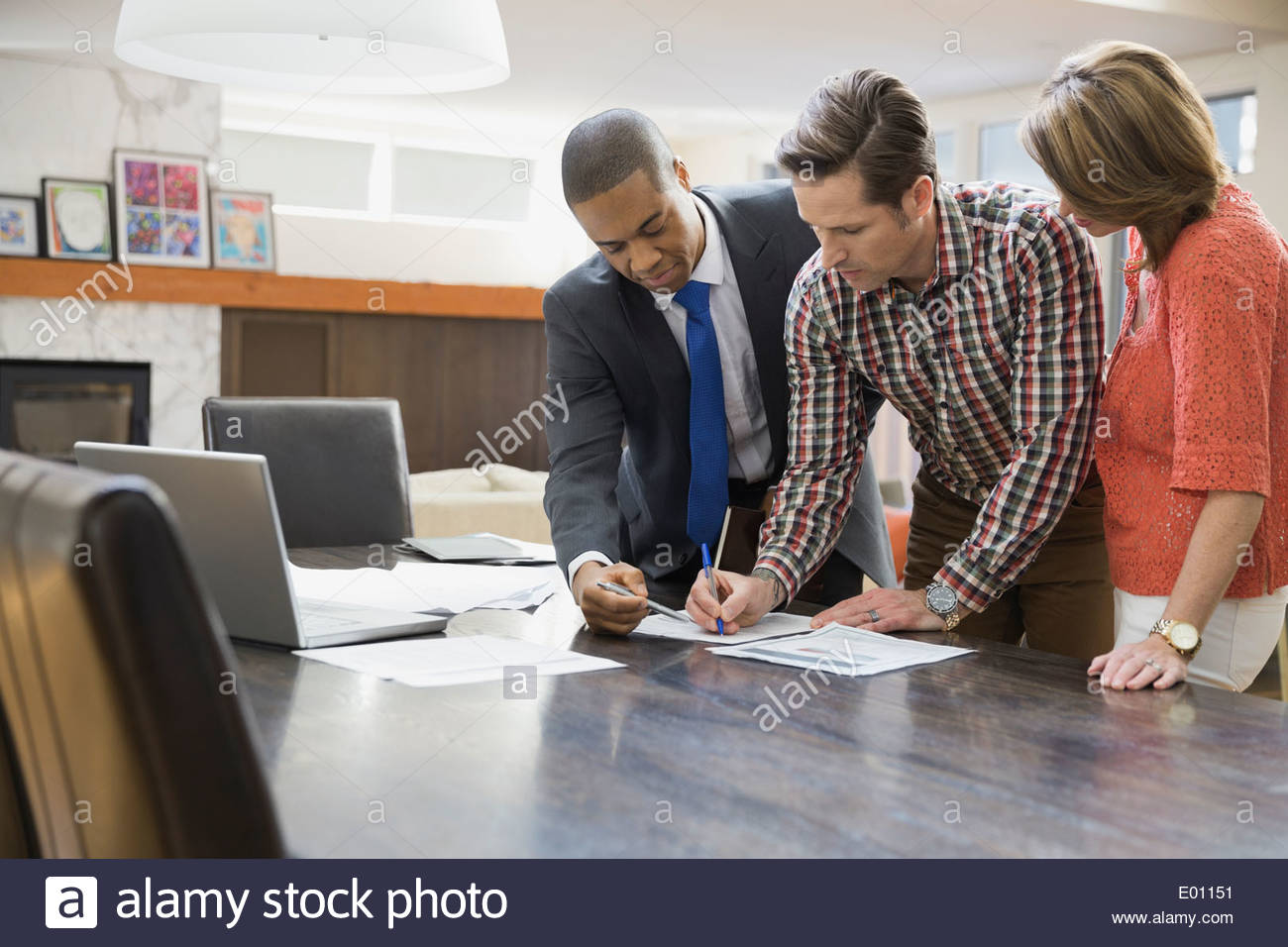 Signing Stock Photos & Signing Stock Images - Alamy