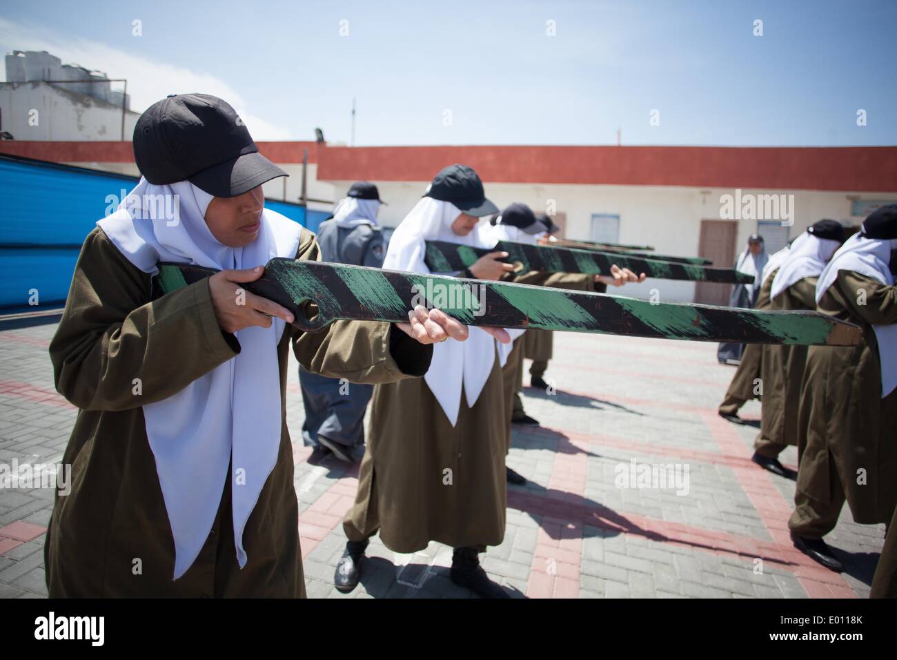 Gaza City, Gaza Strip. 20th Jan, 2009. Palestinian policewomen during ...