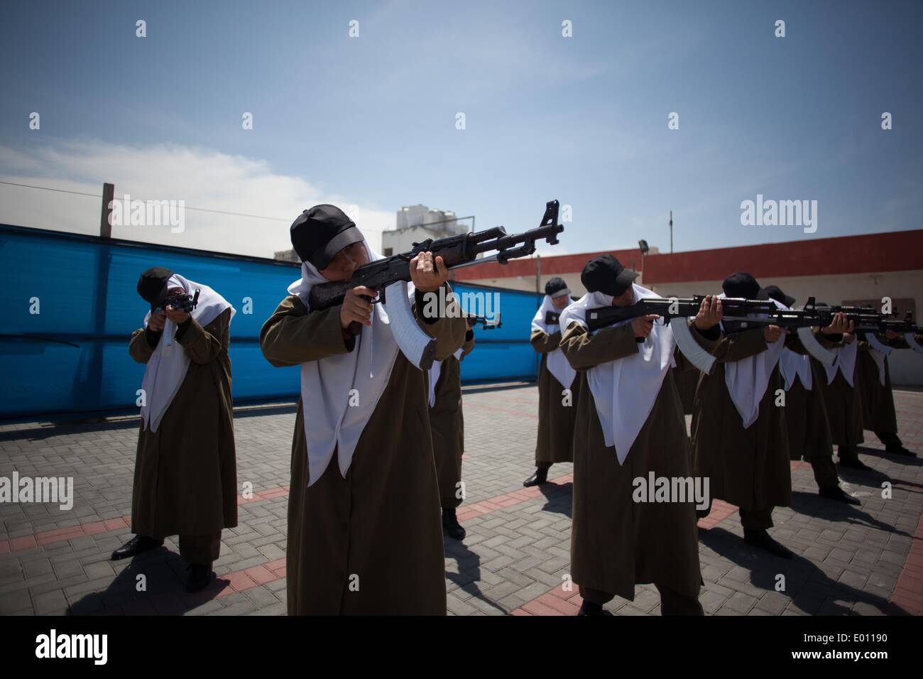 Gaza City, Gaza Strip. 20th Jan, 2009. Palestinian policewomen during ...
