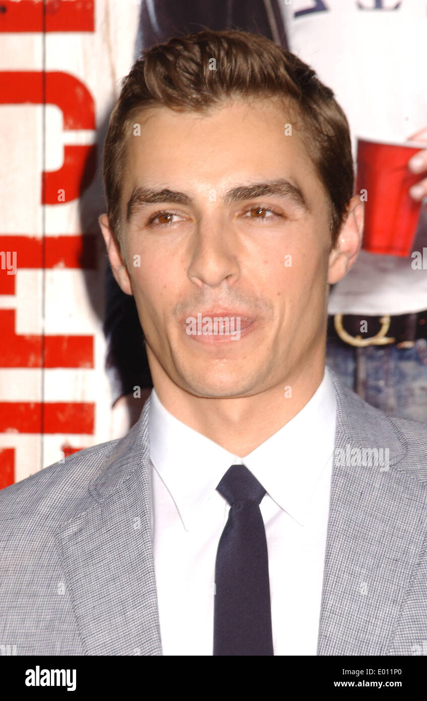 Dave franco neighbors 2014 hi-res stock photography and images - Alamy