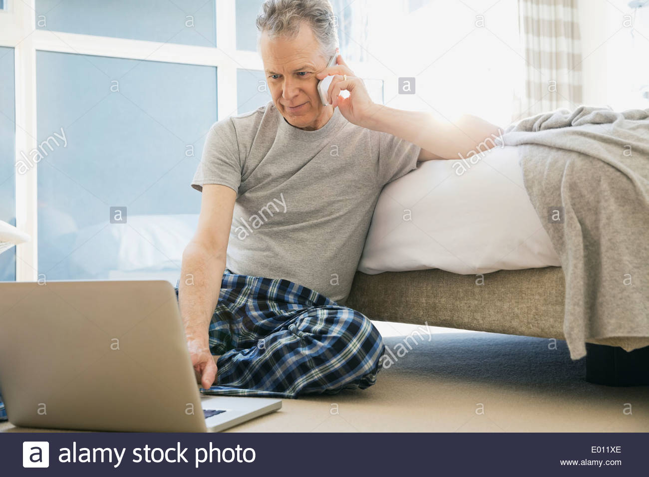 Man multi tasking hi-res stock photography and images - Alamy