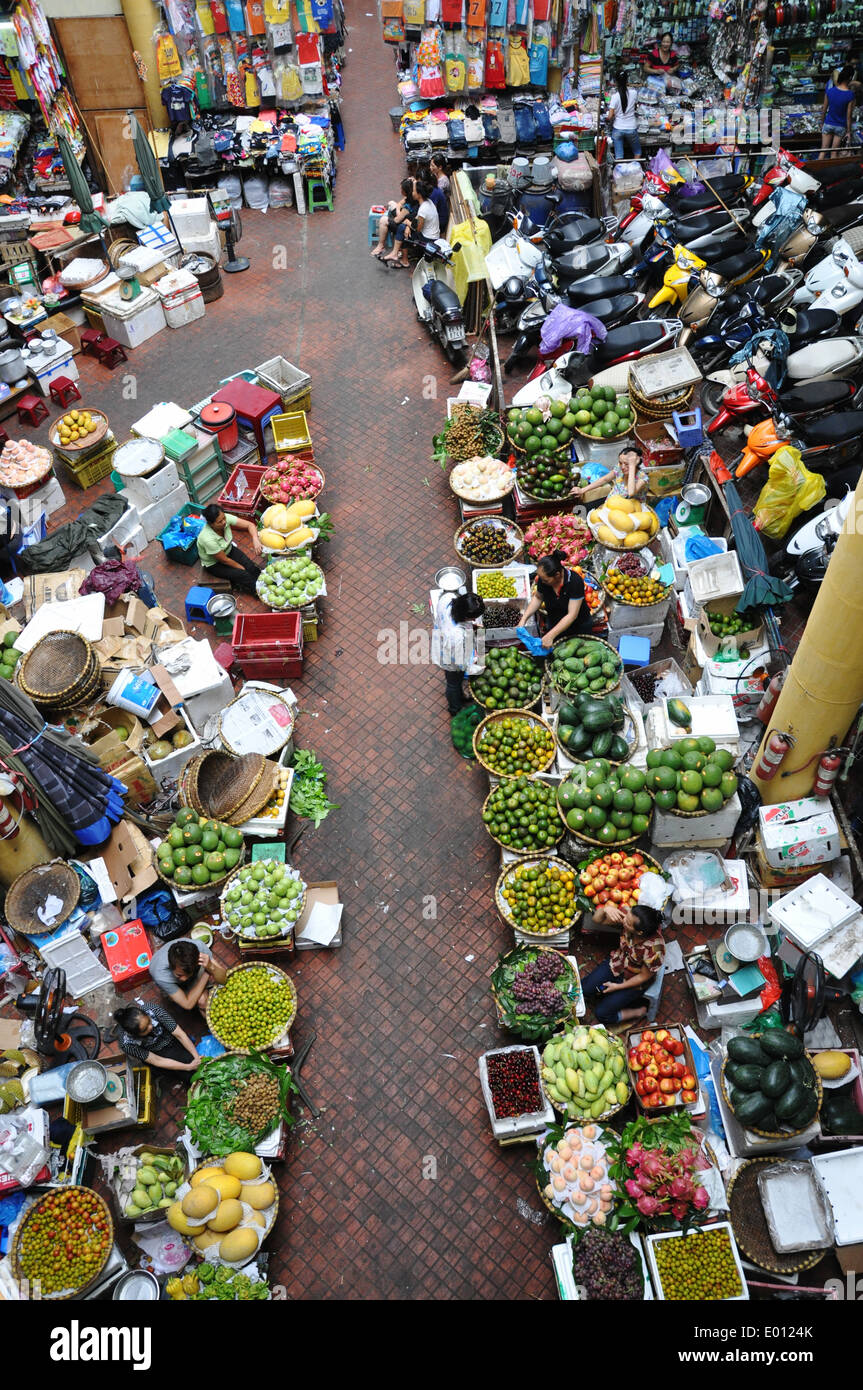 View from high of Hom Market (Cho Hom) in Pho Hue, Hanoi, Vietnam Stock ...