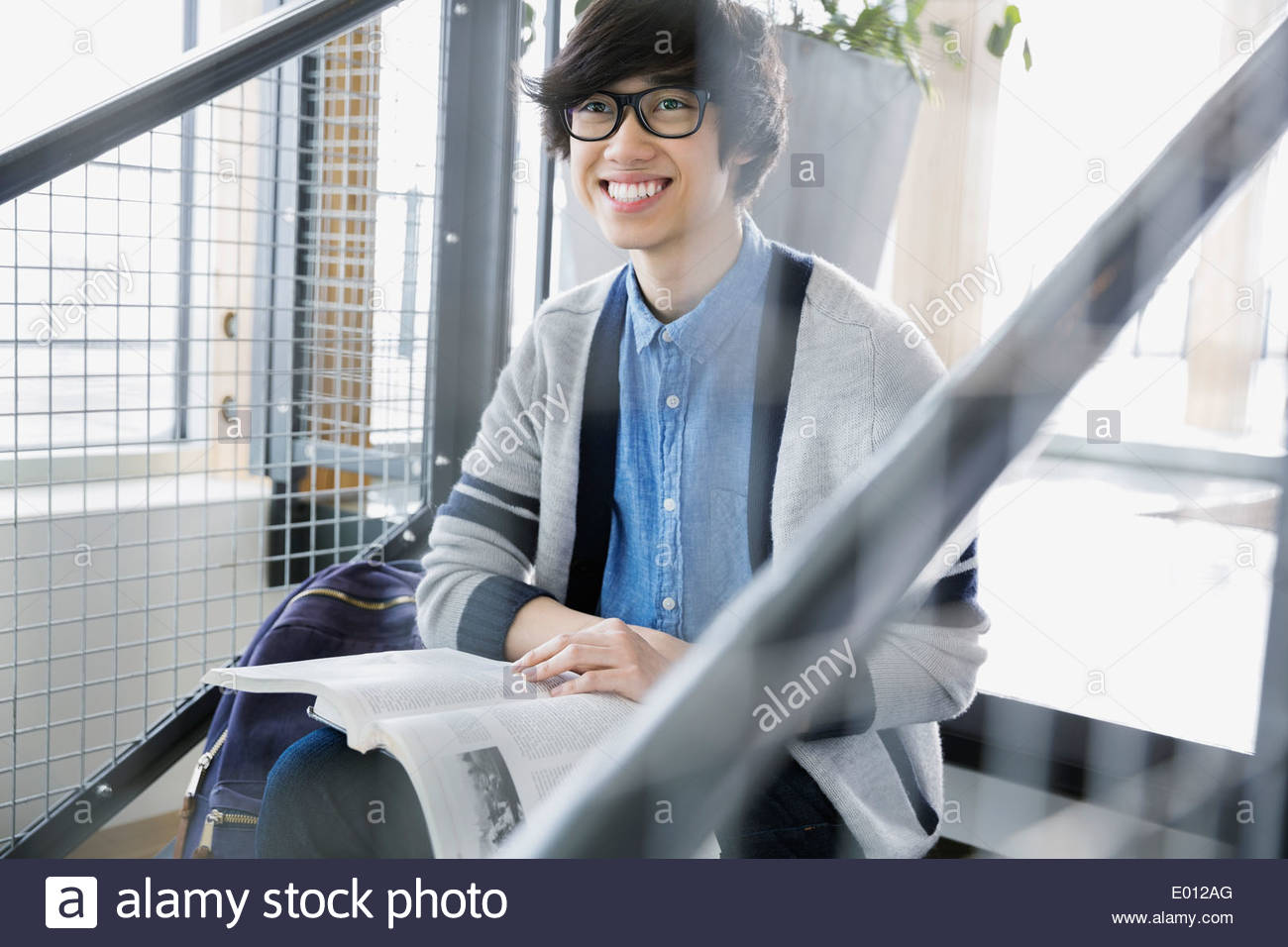 One person teenage boy reading book hi-res stock photography and images ...