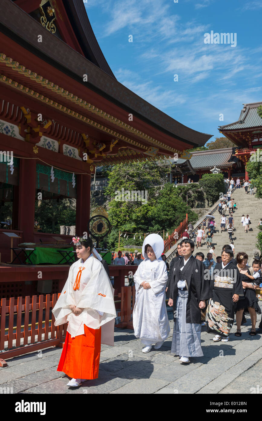 Shinto wedding procession at Hachimangu Shrine, Kamakura, Kanagawa ...
