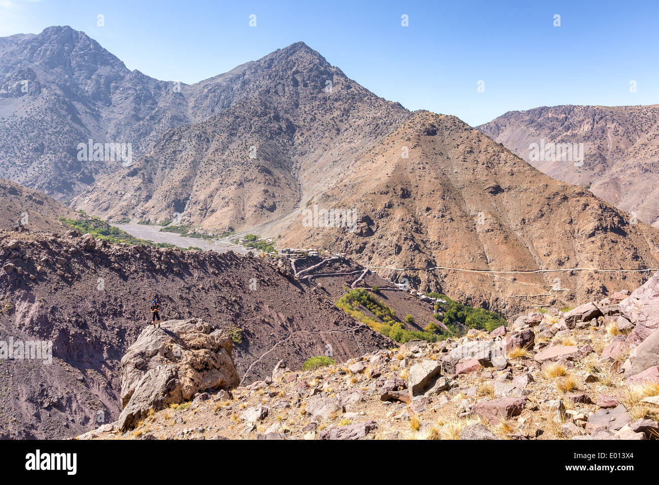Zigzag road hi-res stock photography and images - Alamy