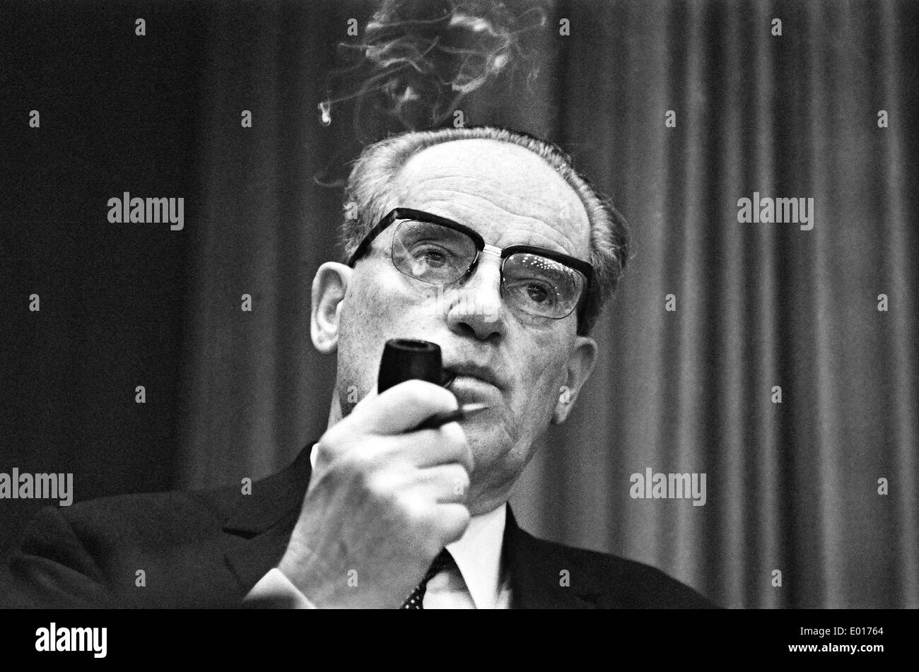 06 12 1970 hi-res stock photography and images - Alamy