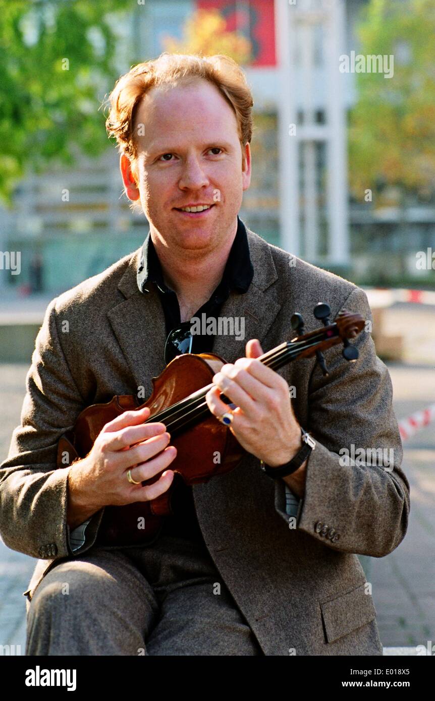 Daniel hope violinist hi-res stock photography and images - Alamy